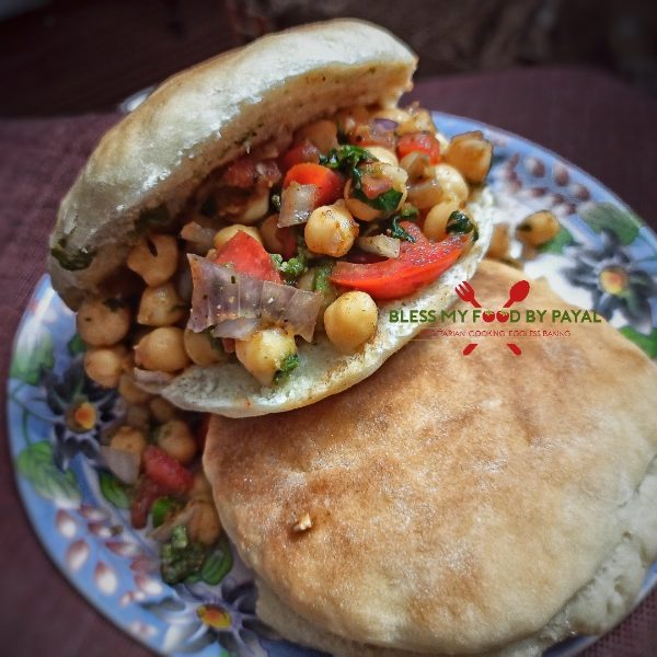 roadside kulche chole recipe | chana kulcha | jammu street food
