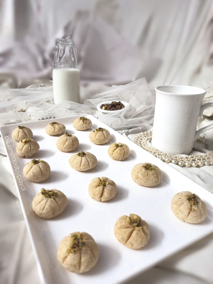 Iranian rice cookies (nan-e-berenji) | Persian rose cookies